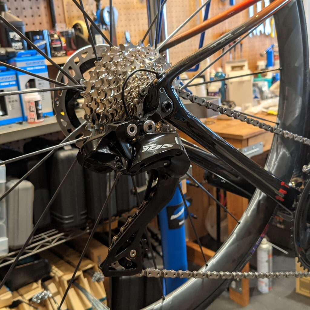 新色 BOMA ALLUMER DISC 105 Di2 組み付け・納車しました | kurocycle