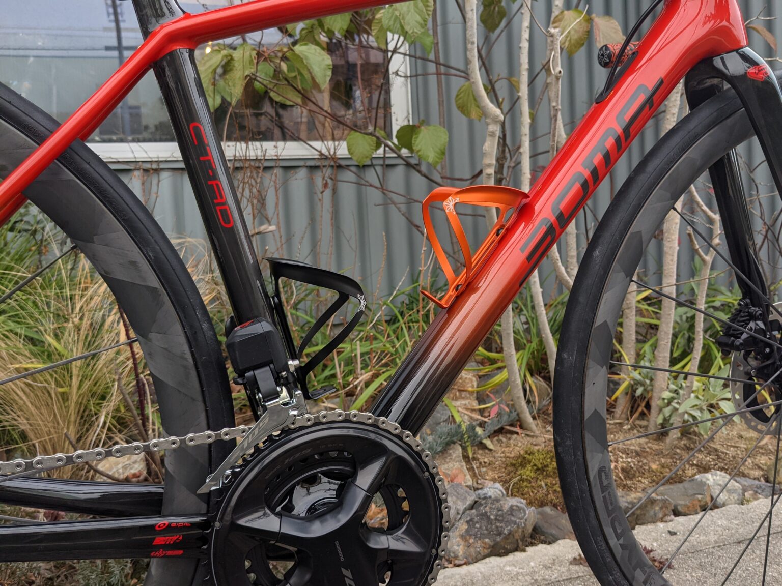 新色 BOMA ALLUMER DISC 105 Di2 組み付け・納車しました | kurocycle