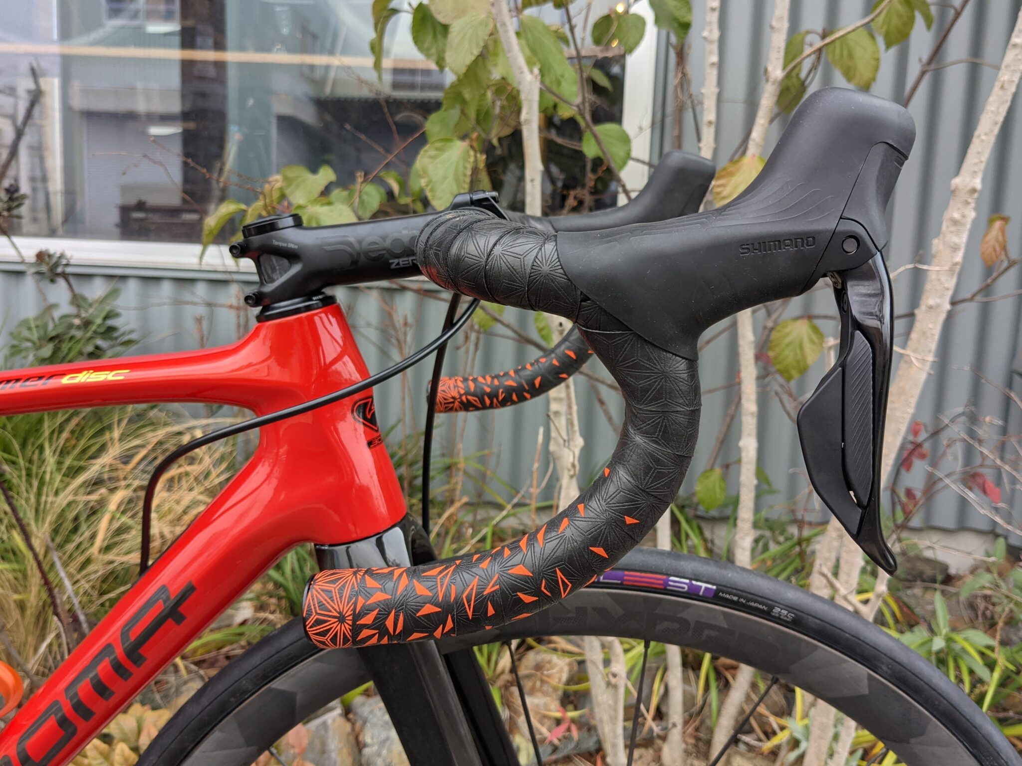 新色 BOMA ALLUMER DISC 105 Di2 組み付け・納車しました | kurocycle