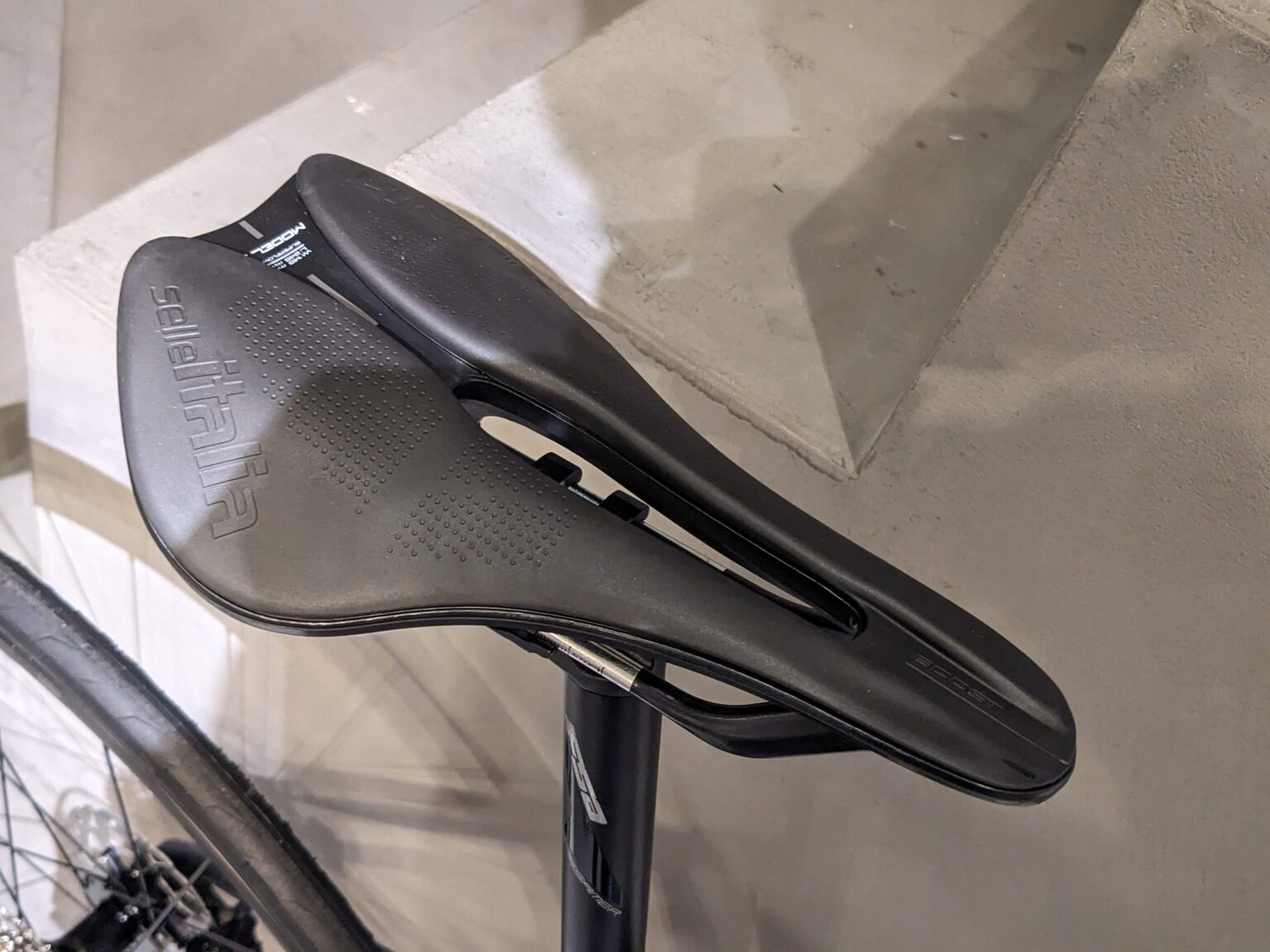 GUSTO COBRA EVO DB ELITE 105 ｜油圧ディスクのカーボンロードバイクが286,000円 はじめてのロードバイクにも ...