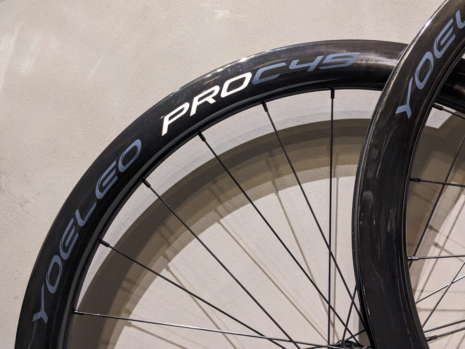 YOELEO (ヨーレオ) のカーボンホイールがモデルチェンジしました | SAT C45 PRO DB NxT 2024年モデル – kurocycle クロサイクル | kurocycle