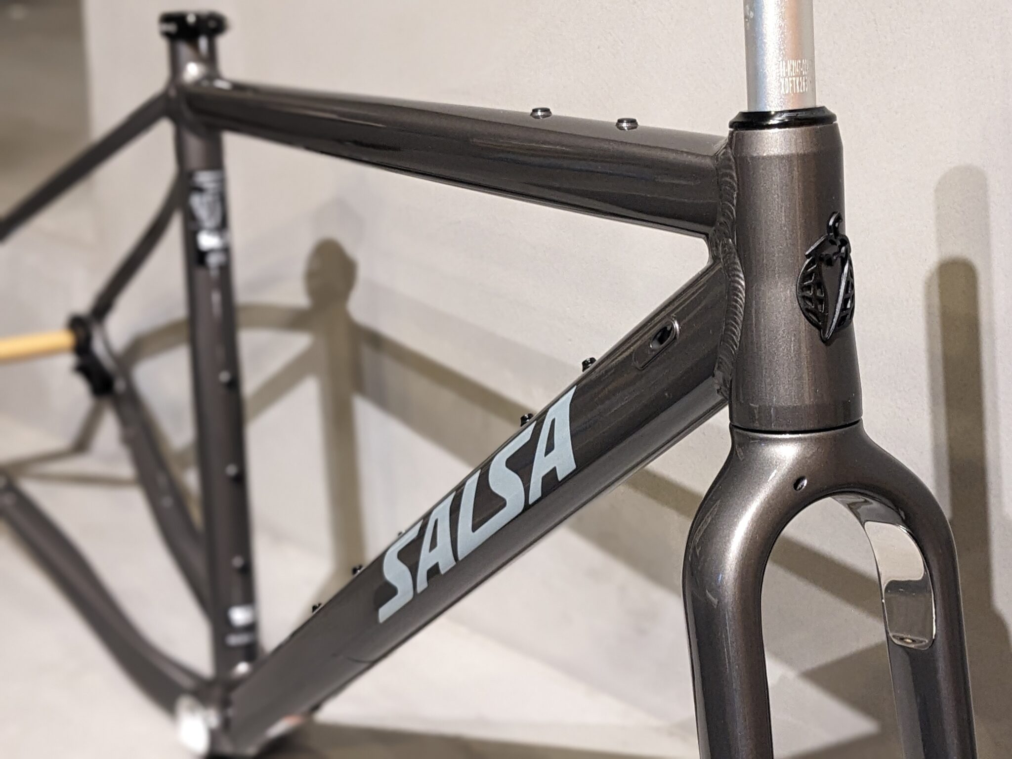 SALSA CYCLES (サルサ) STORMCHASER (ストームチェイサー) が入荷しました | シングルスピードと1xギア両対応のグラベルロード – kurocycle クロサイクル ...